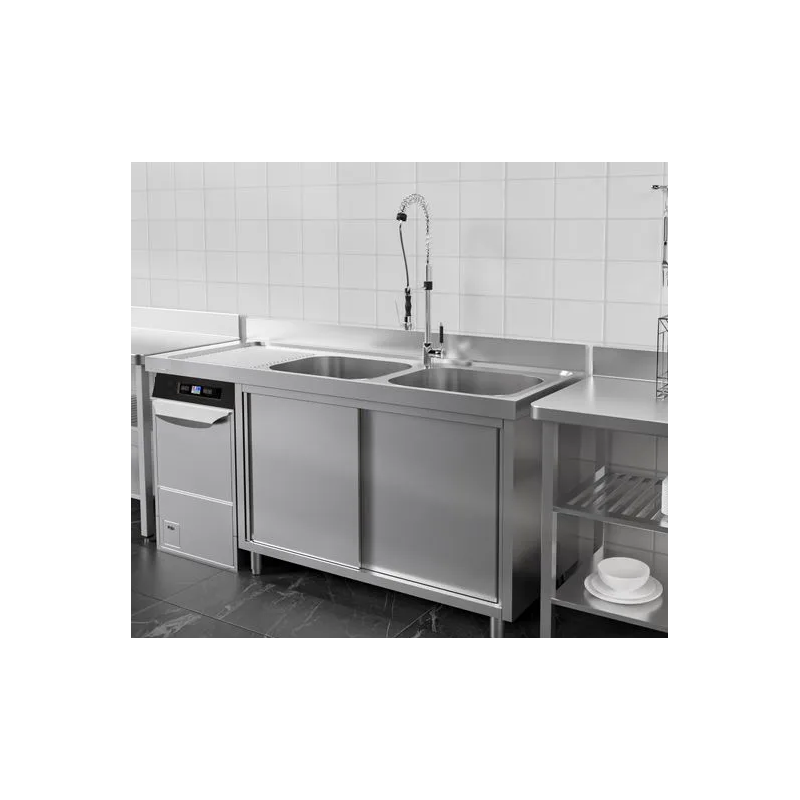 Plonge avec passage lave-vaisselle et placard